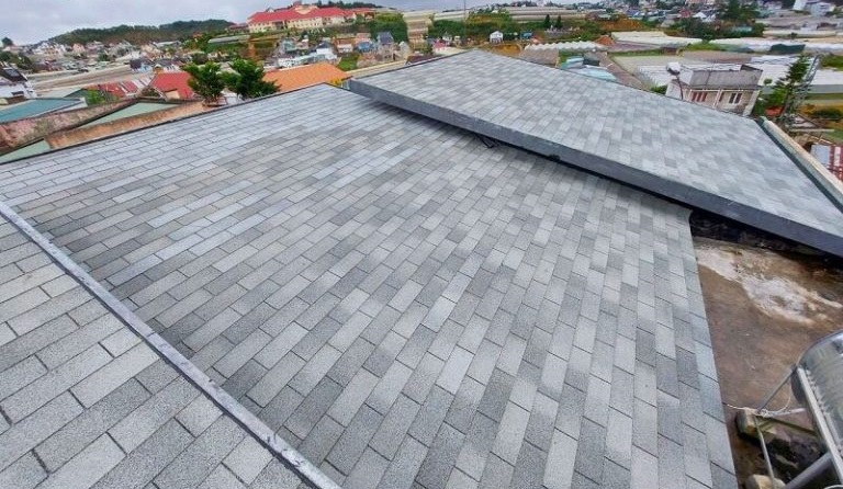 Khám phá những ưu điểm vượt trội của ngói bitum phủ đá